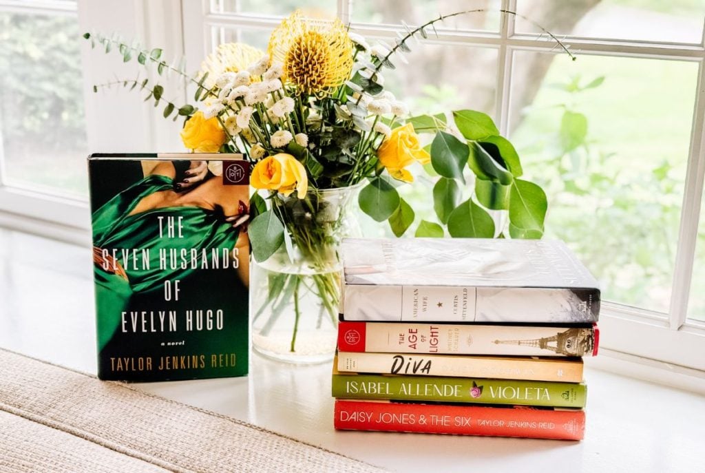 13 Bingeable Books Like The Seven Husbands of Evelyn Hugo
